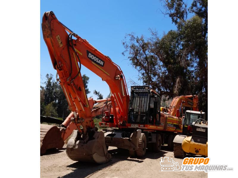 Arriendo de Doosan DX210 W - Excavadora sobre neumáticos